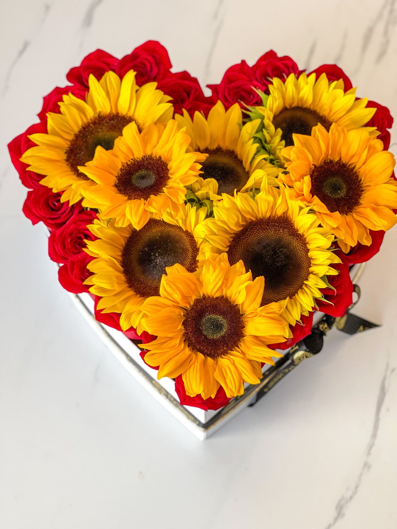 Mix sunflower and Red roses - Robbin Legacy